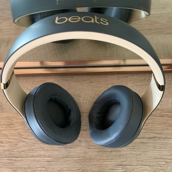 Beats by Dre | Headphones | Beats Studio3 Wireless Noise Cancelling ...